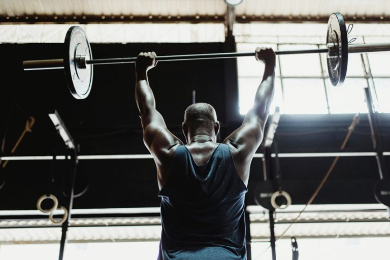 Latihan Otot Bahu dengan Barbel: Compound dan Isolation Sets | Magnus ...