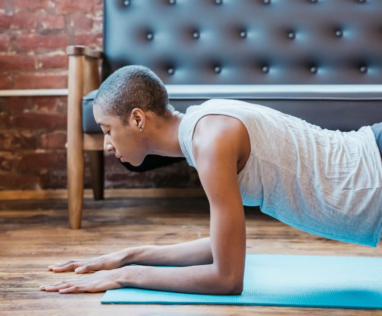 5 Latihan Otot Perut di Rumah bagi Kamu yang Sibuk | Magnus Fitness